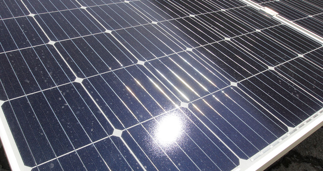 Páginas - Paneles solares suministran energía en estaciones de ...